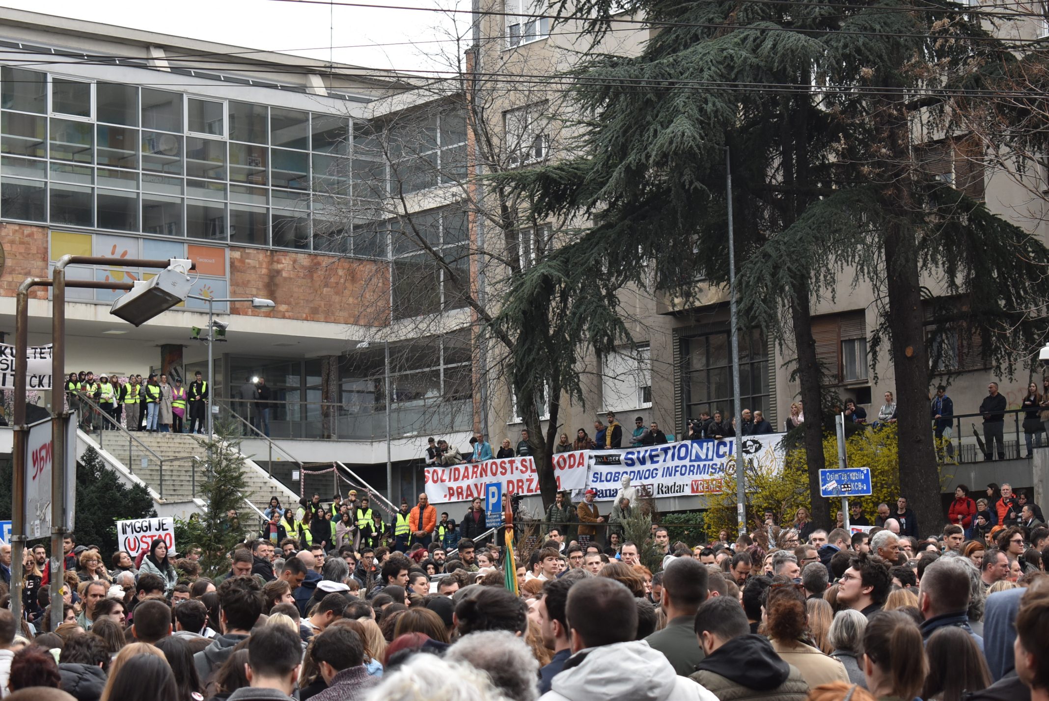 Penzioneri i studenti u blokadi krenuli ka predsedništvu i Vladi Srbije | Portal Forum